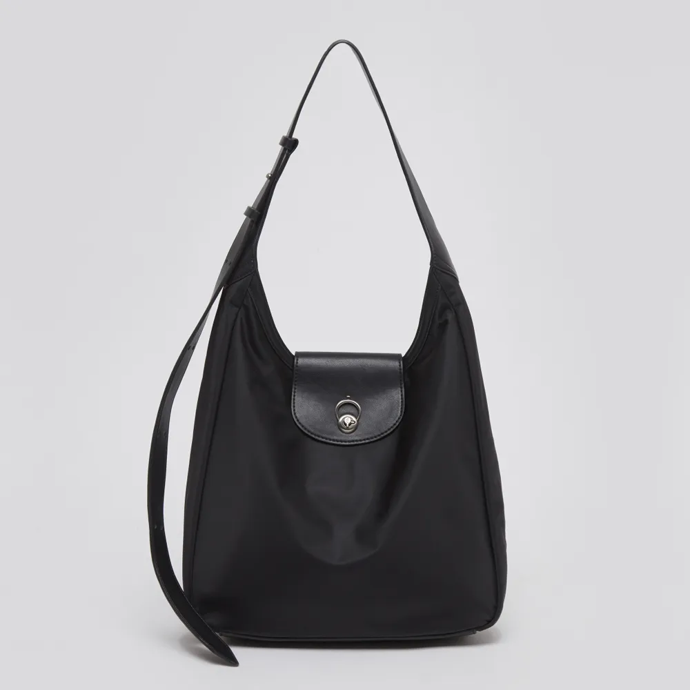 Luv hole bag(Nylon black) - 감도 깊은 취향 셀렉트샵 29CM
