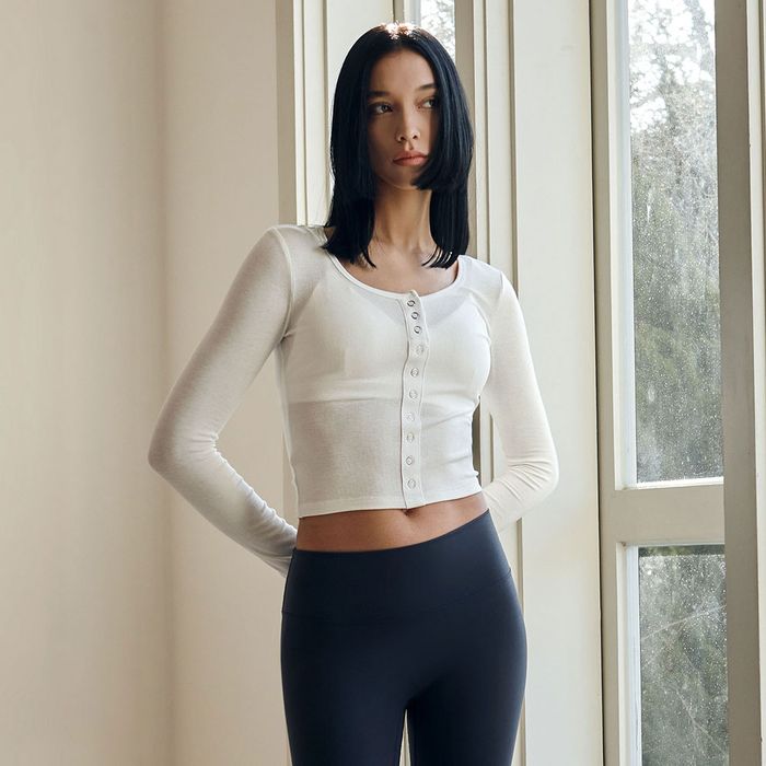 여성 요가복 DEVI-T0103-화이트 필라테스 스냅 버튼 롱슬리브 - 감도 깊은 취향 셀렉트샵 29CM