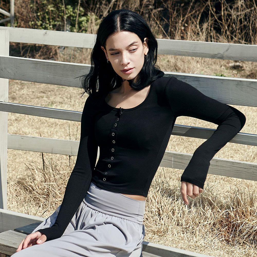 여성 요가복 DEVI-T0103-블랙 필라테스 스냅 버튼 롱슬리브 - 감도 깊은 취향 셀렉트샵 29CM