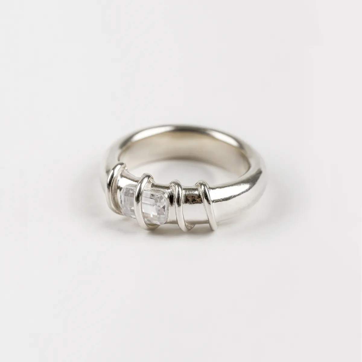 VINE RING_WHITE - 감도 깊은 취향 셀렉트샵 29CM