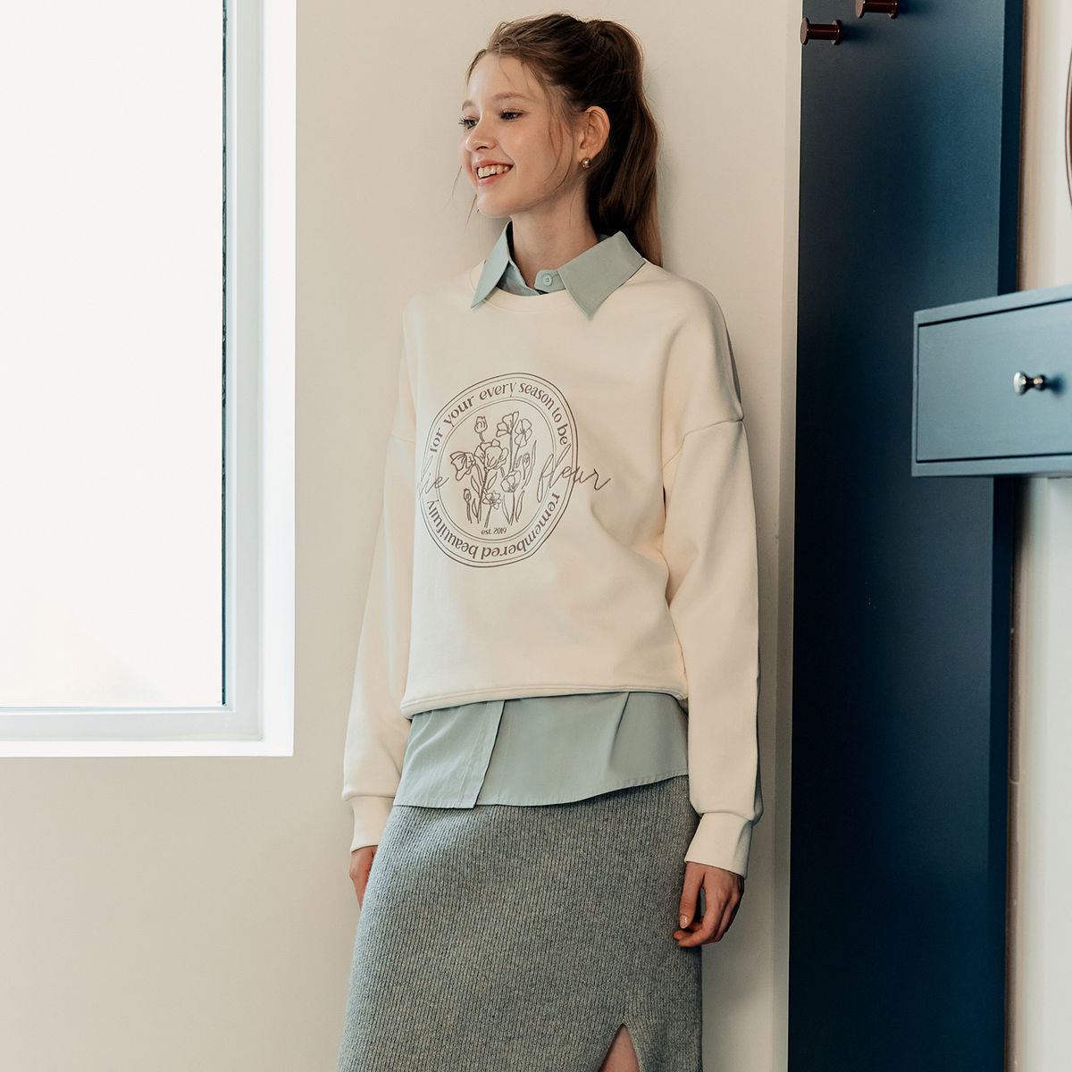 플라워 레터링 맨투맨 / 크림 - 감도 깊은 취향 셀렉트샵 29CM