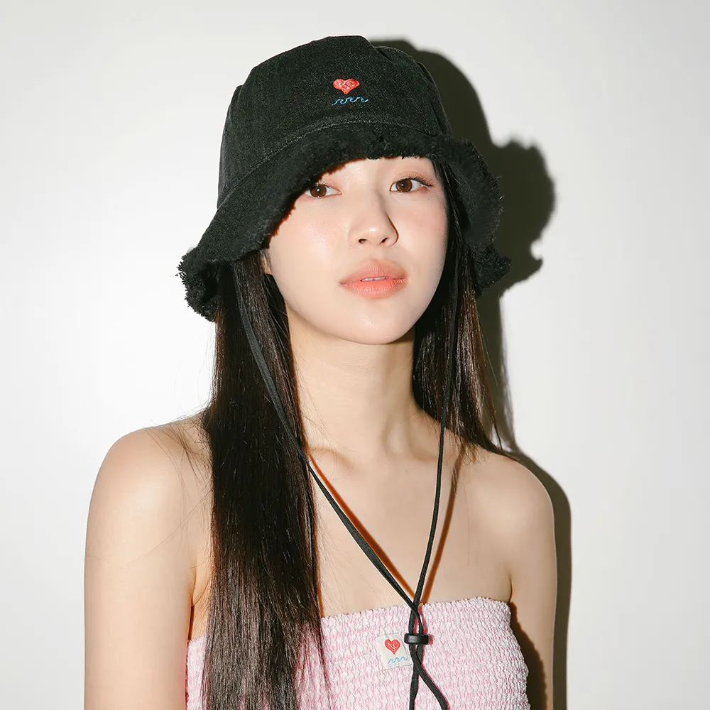Hearts String Bucket-Hat (Black) - 감도 깊은 취향 셀렉트샵 29CM