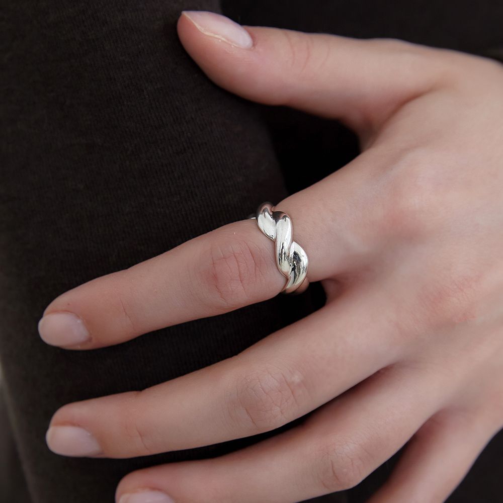 Bold twist ring - 감도 깊은 취향 셀렉트샵 29CM