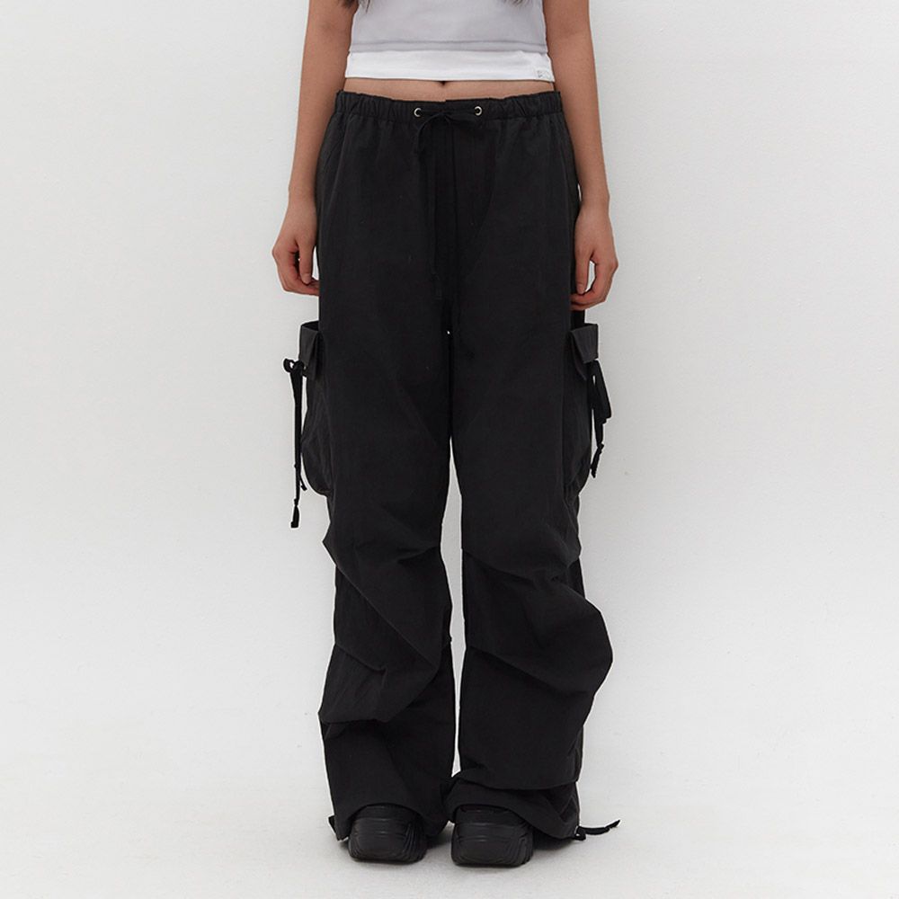 STRAP WIDE PARACHUTE PANTS [BLACK] - 감도 깊은 취향 셀렉트샵 29CM