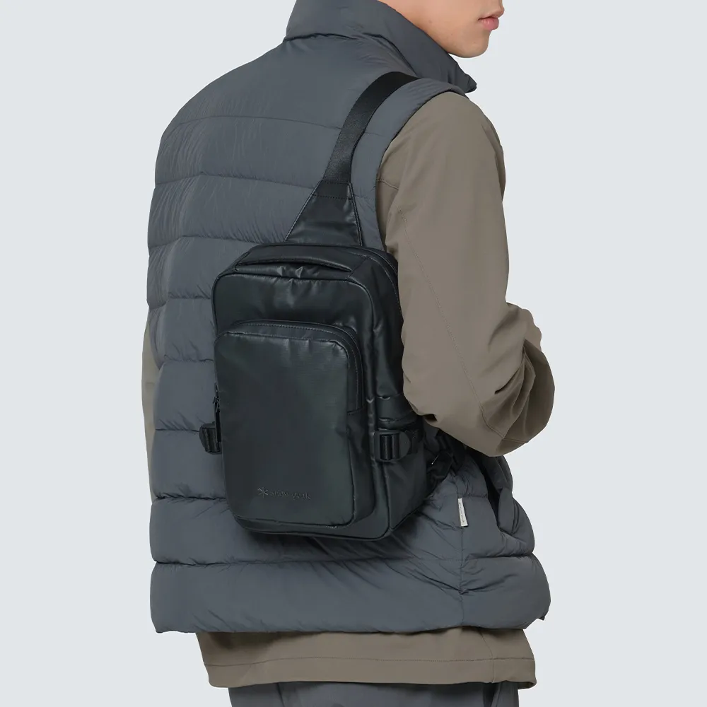 트래블 카본 슬링백 8L Black (S24FUTBG01) - 감도 깊은 취향 셀렉트샵 29CM