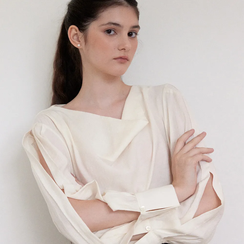 차분이 슬릿 블라우스 (2COL) Y4T070 - 감도 깊은 취향 셀렉트샵 29CM