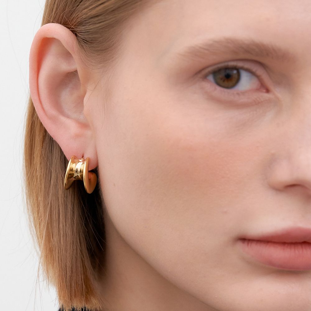 [가수 박혜원님 착용] bold curved earrings (E033_gold) - 감도 깊은 취향 셀렉트샵 29CM