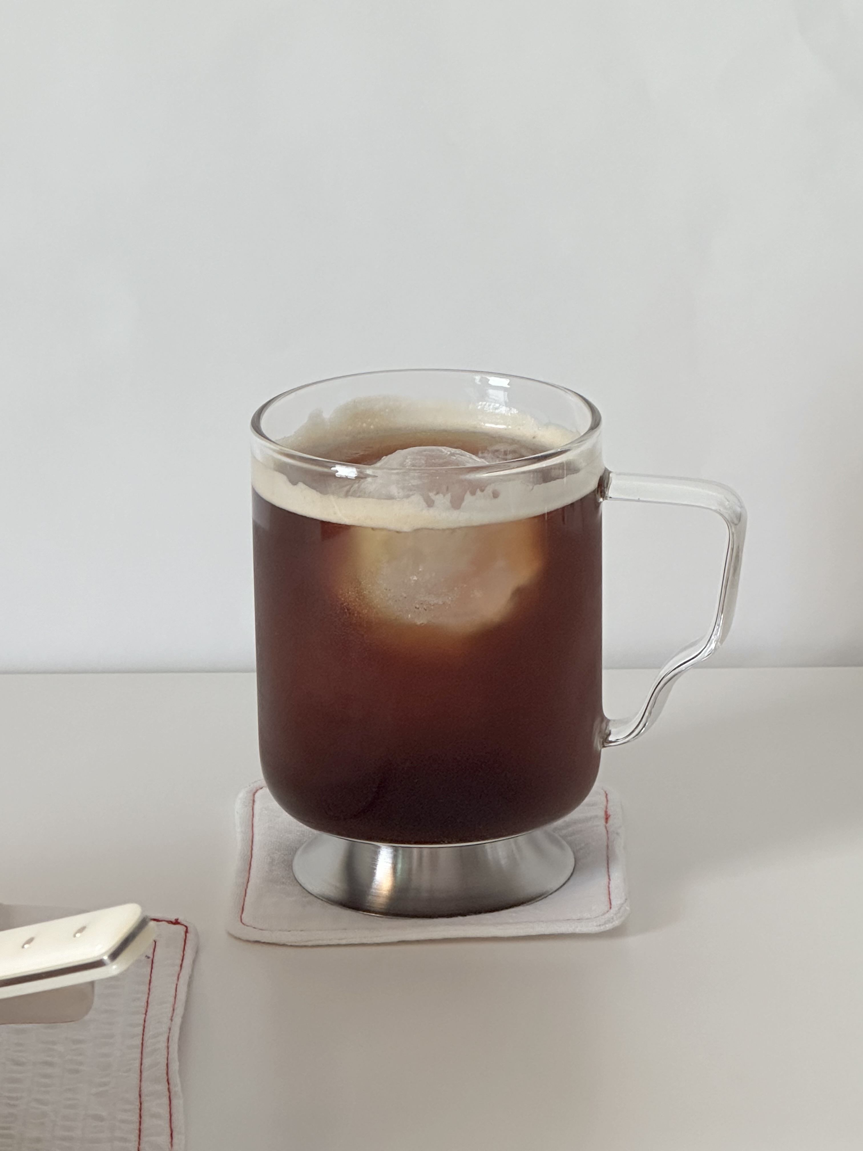 스테인리스 받침 유리컵 맥주 커피잔 손잡이 X 250ml - 감도 깊은 취향 셀렉트샵 29CM