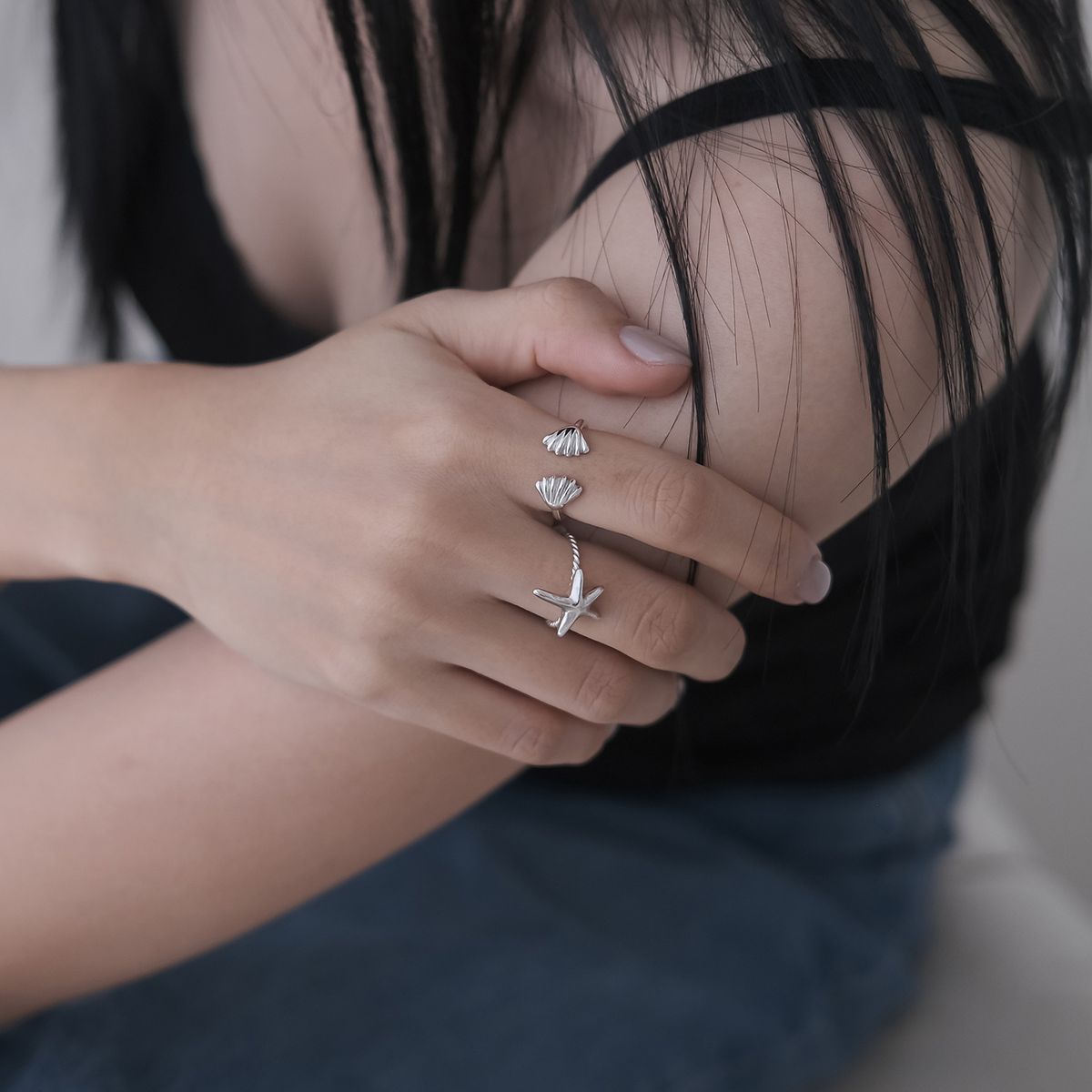Shell hug ring - 감도 깊은 취향 셀렉트샵 29CM