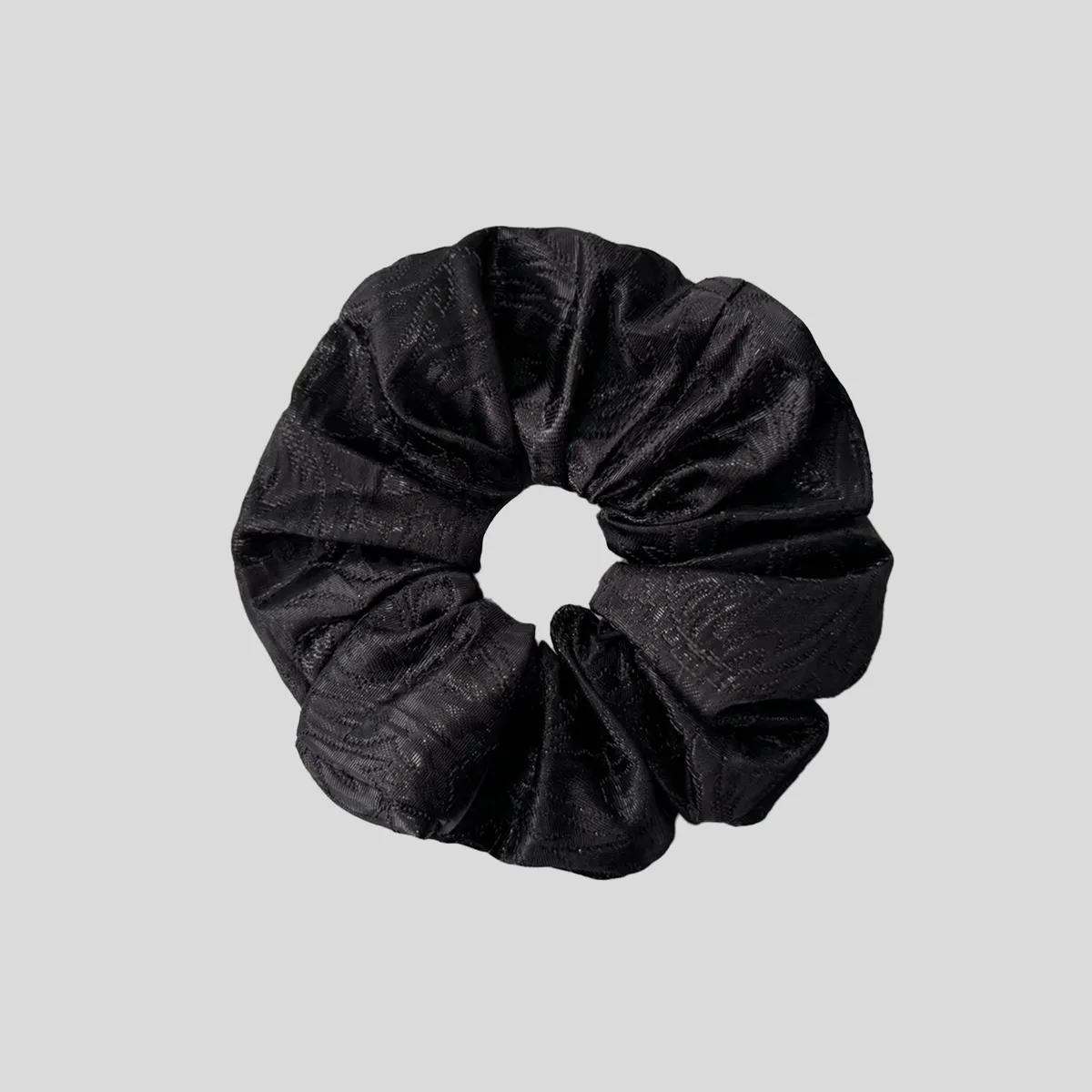 JACQUARD SCRUNCHIE (BLACK) - 감도 깊은 취향 셀렉트샵 29CM