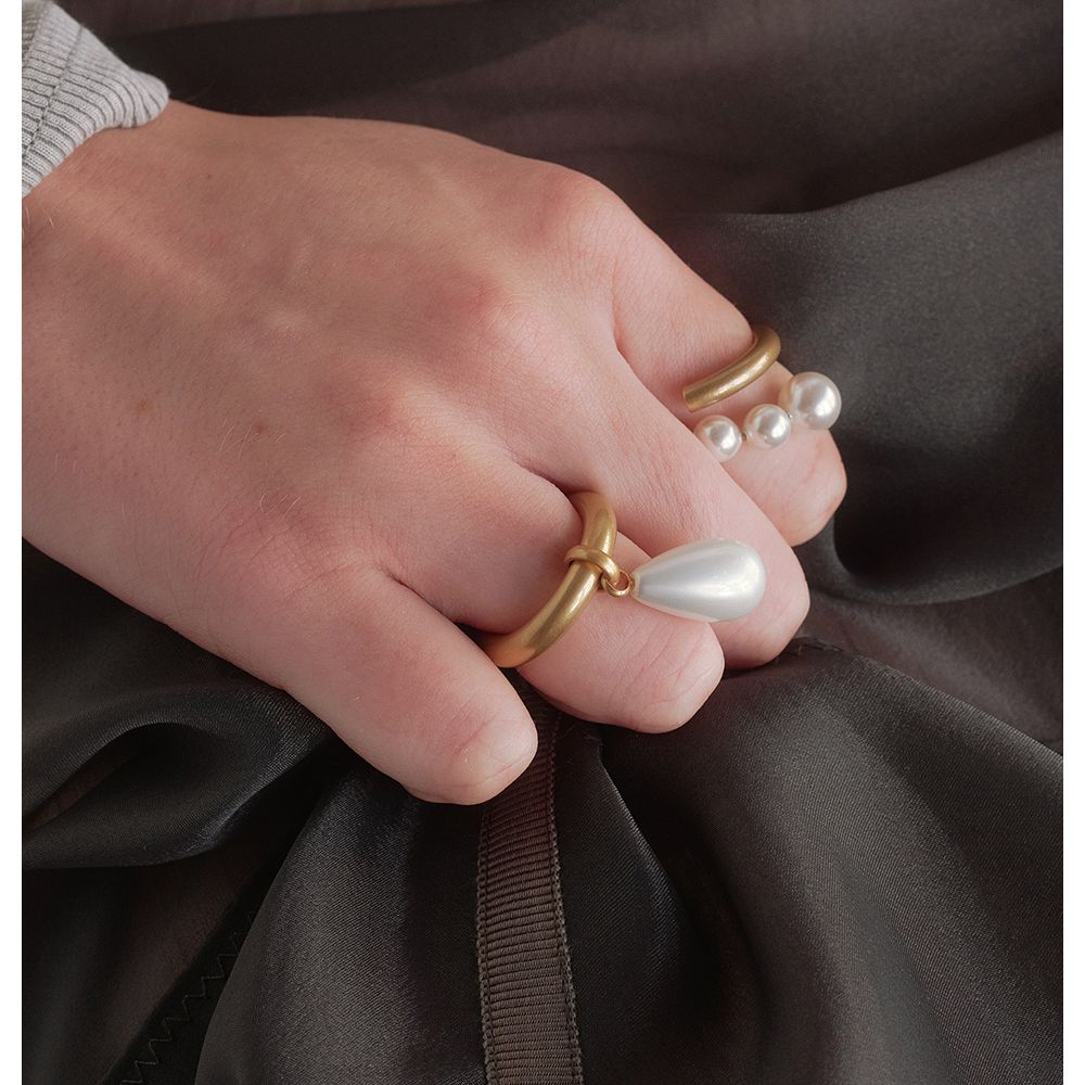 Teardrop Pearl Bold Ring - Gold - 감도 깊은 취향 셀렉트샵 29CM