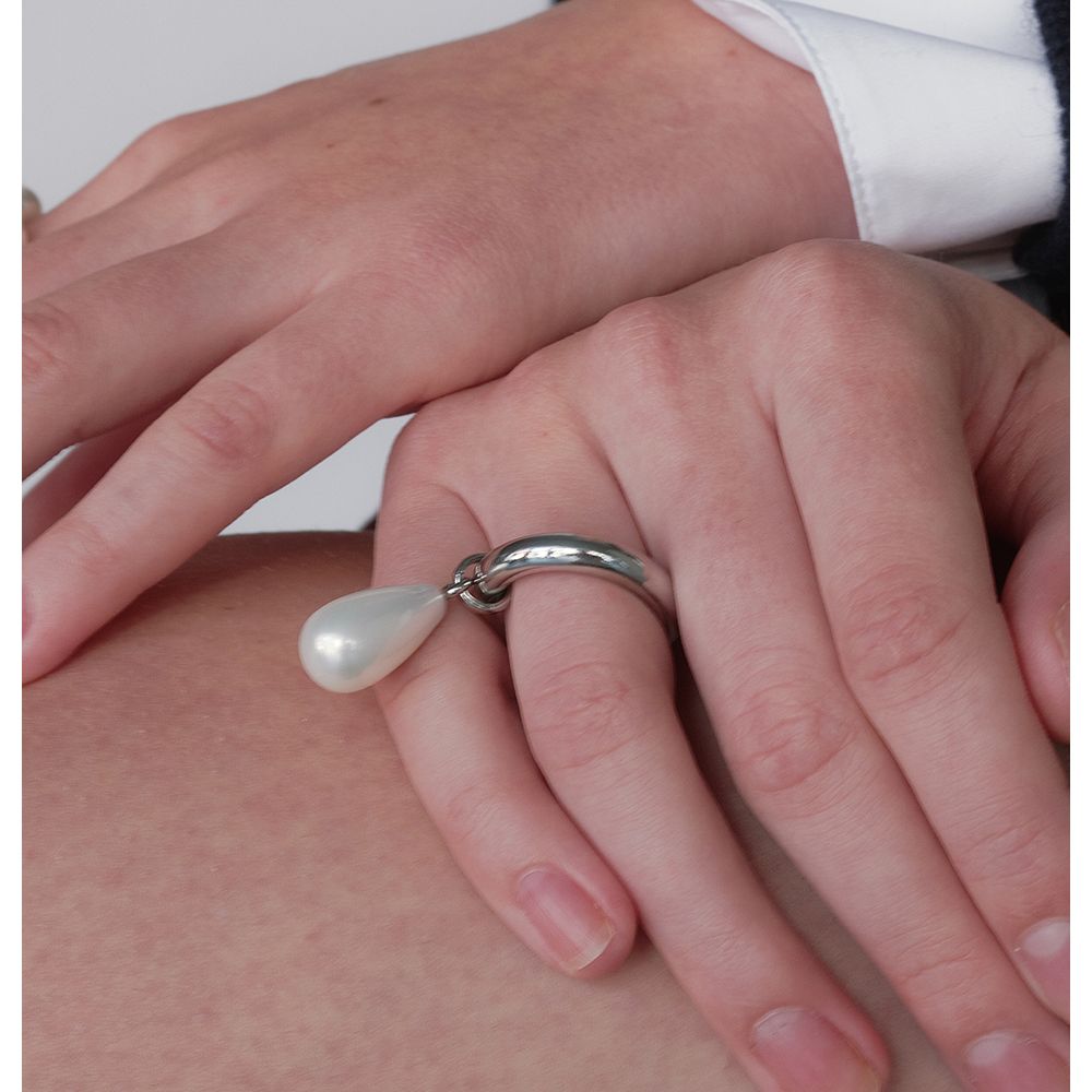 Teardrop Pearl Bold Ring - Silver - 감도 깊은 취향 셀렉트샵 29CM
