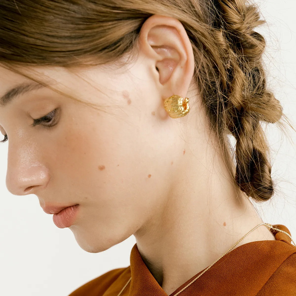 Texture Earring (Gold) - 감도 깊은 취향 셀렉트샵 29CM