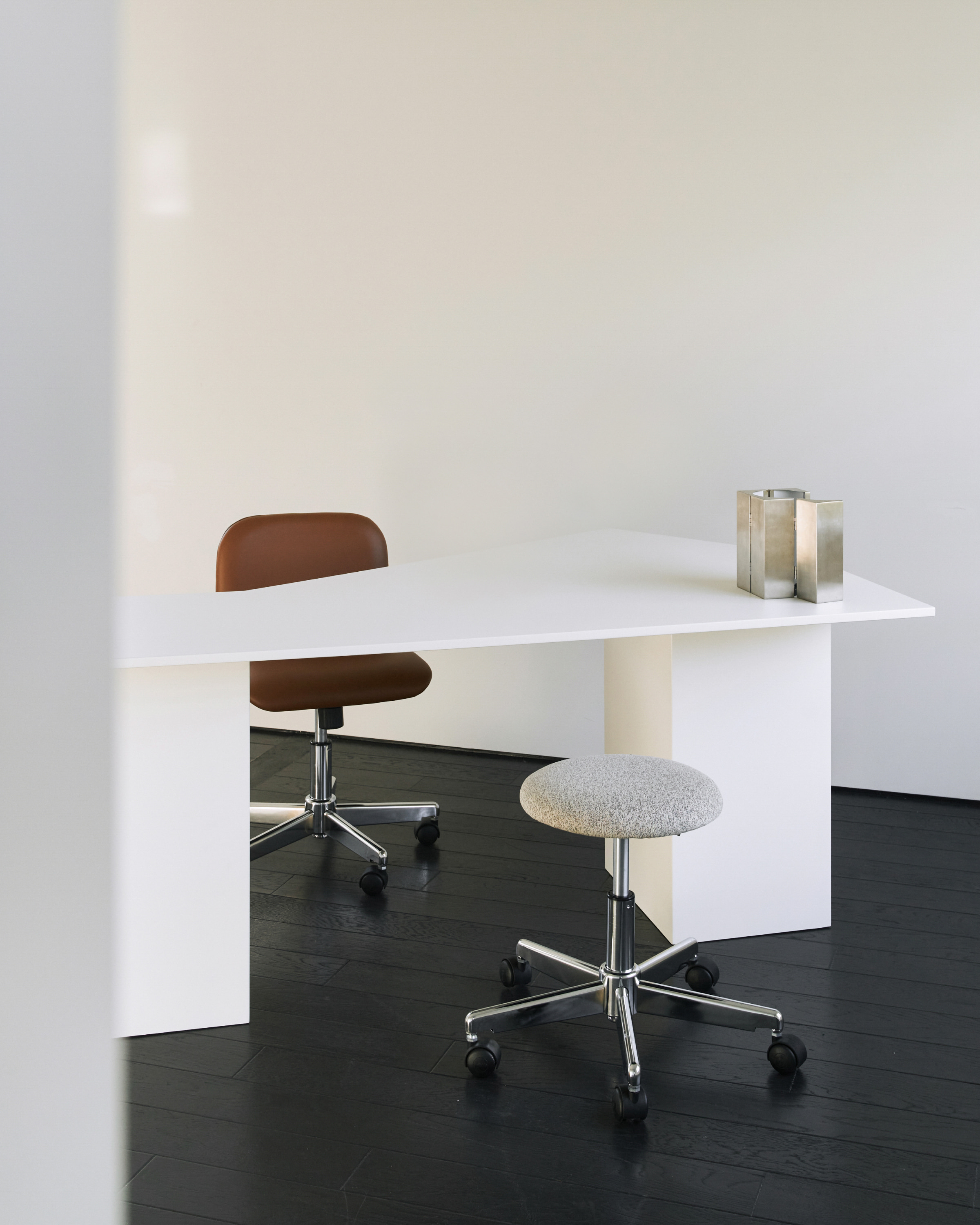 Round Work Stool - 감도 깊은 취향 셀렉트샵 29CM