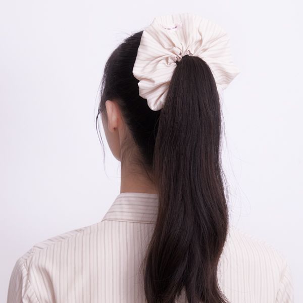 Vanilla stripe scrunchie - 감도 깊은 취향 셀렉트샵 29CM