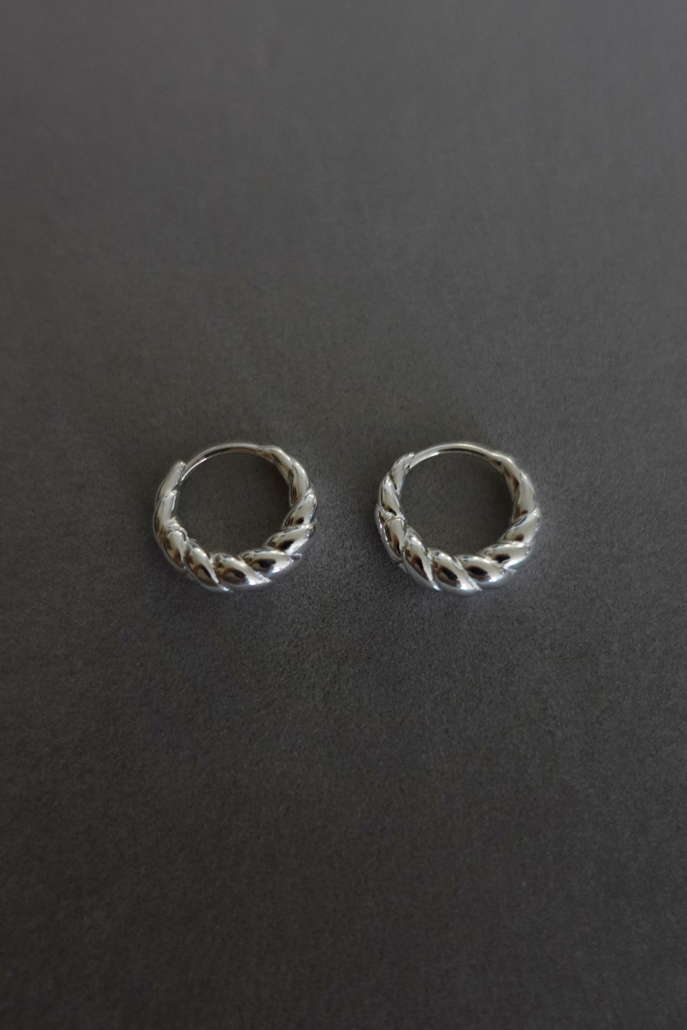 24PF Basic Twist Earring - 감도 깊은 취향 셀렉트샵 29CM