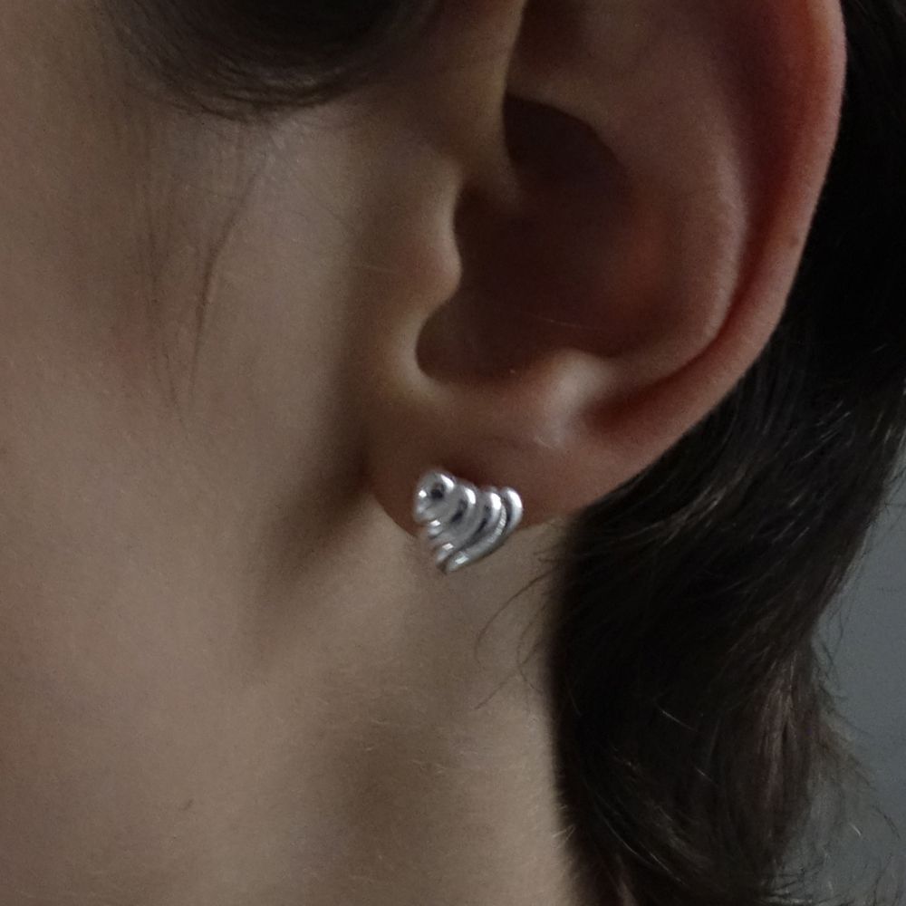 24PF Heart Shell Earring - 감도 깊은 취향 셀렉트샵 29CM