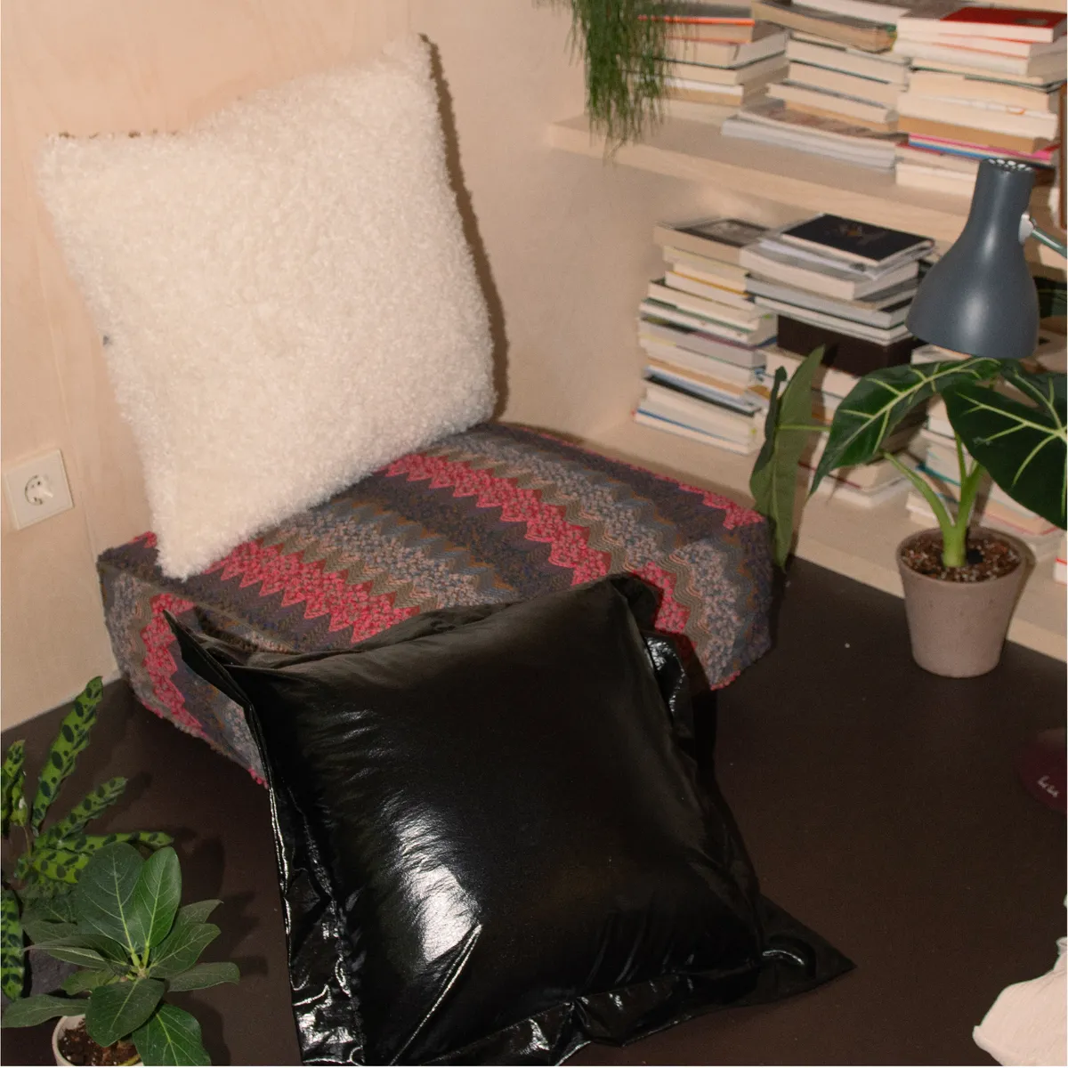 부클퍼 & 블랙 레더 쿠션커버 2P 세트 (50X50) - 감도 깊은 취향 셀렉트샵 29CM