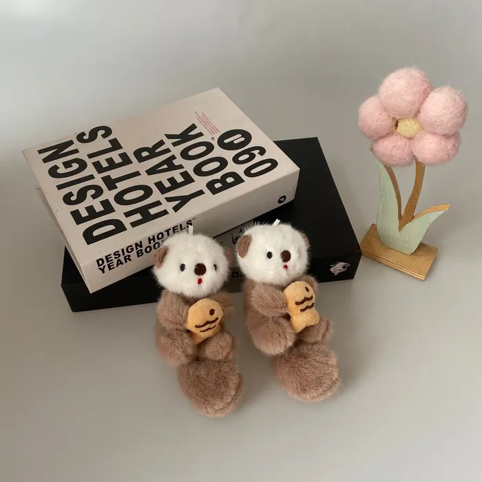 bookaz 물고기를 든 수달 키링 키홀더 미니 인형 가방 열쇠 고리 - 감도 깊은 취향 셀렉트샵 29CM