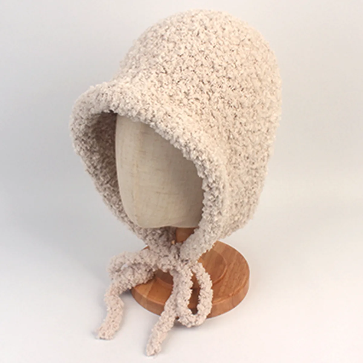 [유니버셜케미스트리] Fleece Beige Bonnet Hat 보닛햇 - 감도 깊은 취향 셀렉트샵 29CM