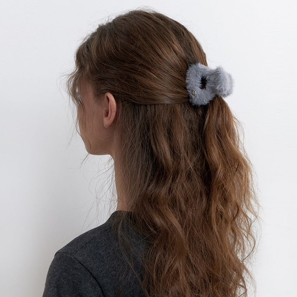 gray fur cubic hair claw - 감도 깊은 취향 셀렉트샵 29CM
