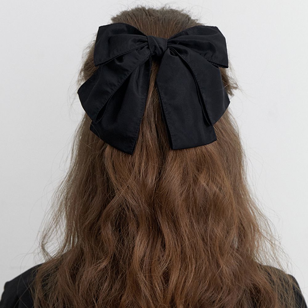mandelina black ribbon pin - 감도 깊은 취향 셀렉트샵 29CM