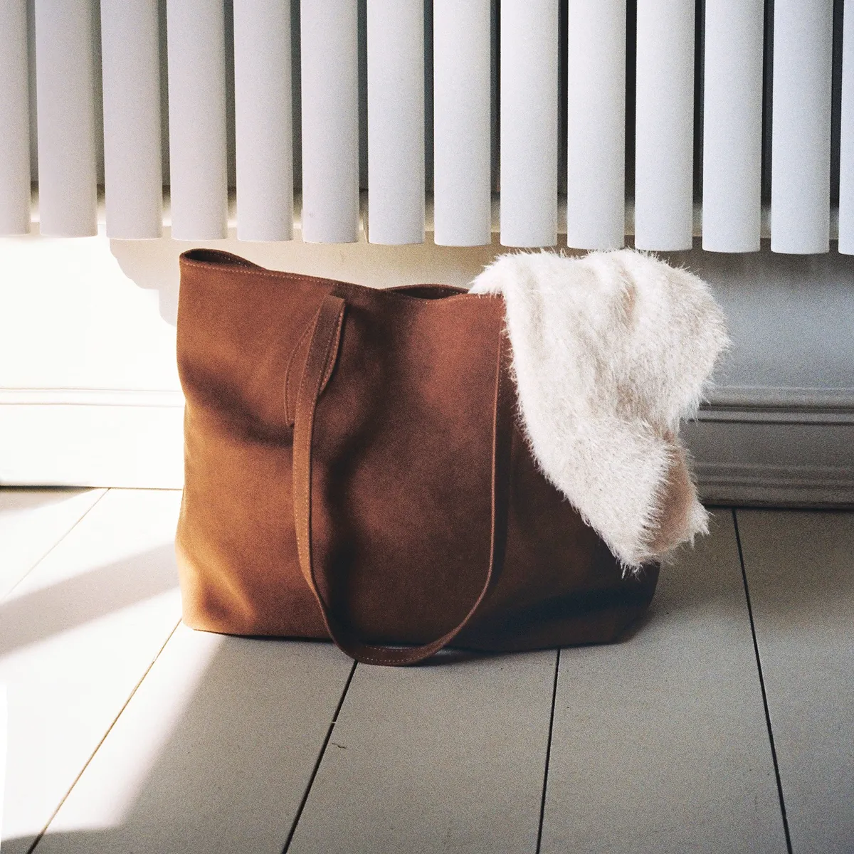 Kevin suede bag (camel) - 감도 깊은 취향 셀렉트샵 29CM