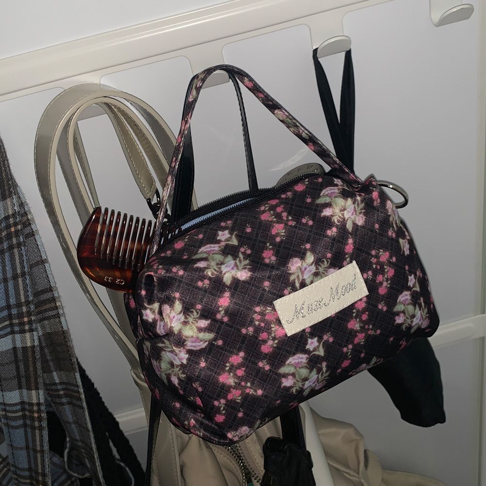 brown flower hand pouch bag (핸드파우치백) - 감도 깊은 취향 셀렉트샵 29CM