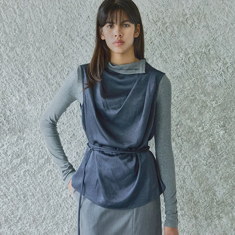 DRAPED SATIN SLEEVELESS TOP / BLUE GREY - 감도 깊은 취향 셀렉트샵 29CM
