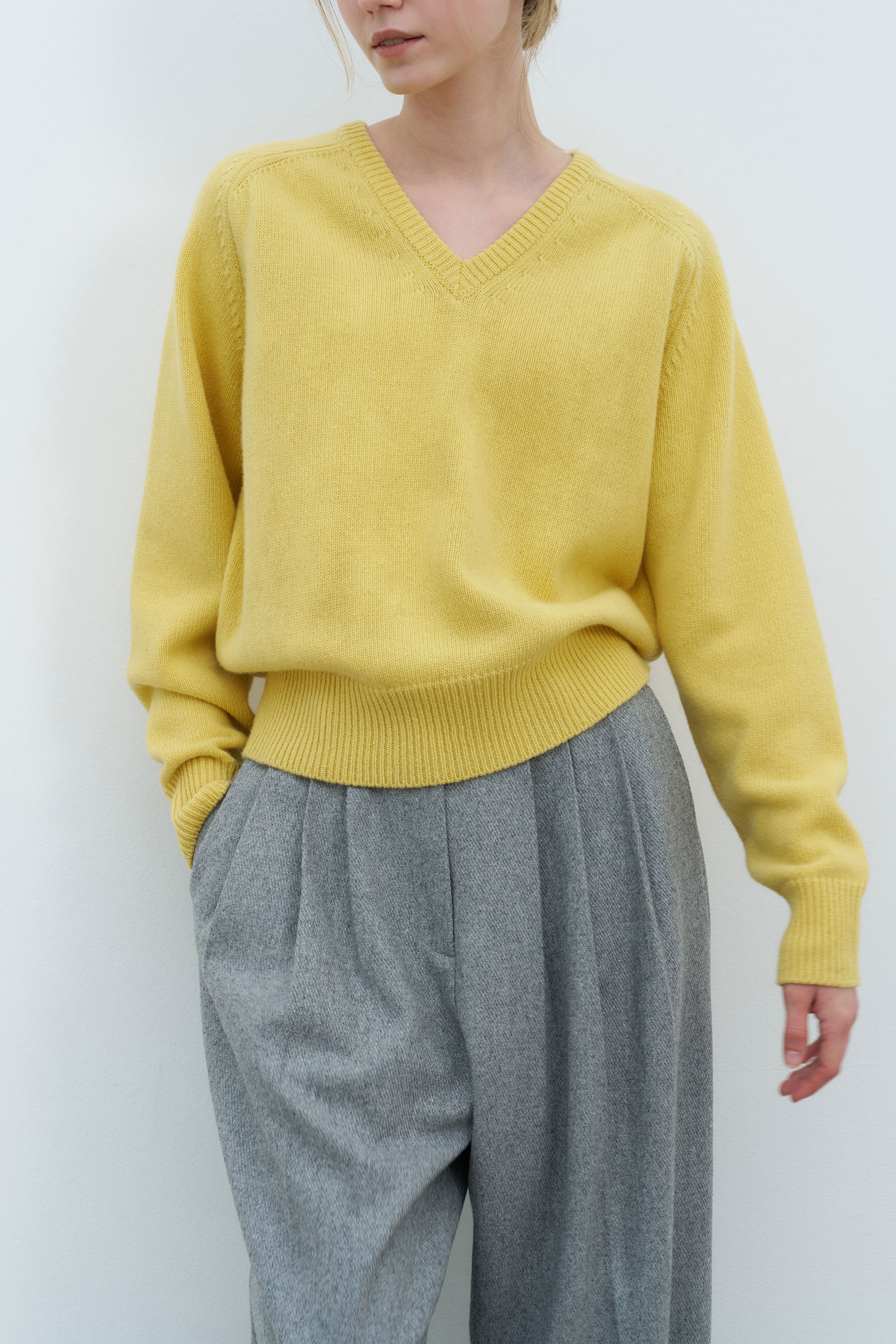 Cashmere V-Neck Knit (Lemon) - 감도 깊은 취향 셀렉트샵 29CM