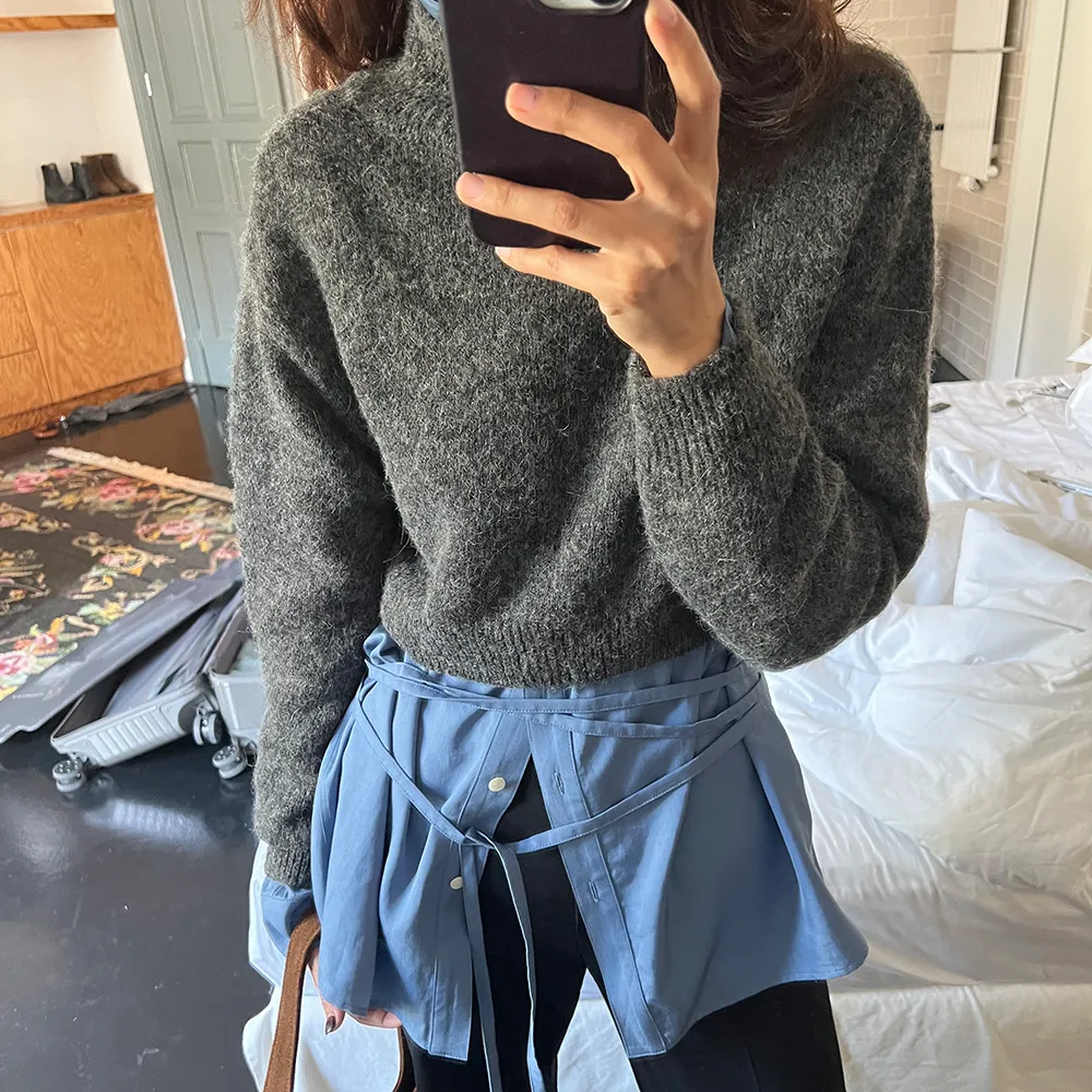 Crop Turtleneck Pullover (charcoal) - 감도 깊은 취향 셀렉트샵 29CM