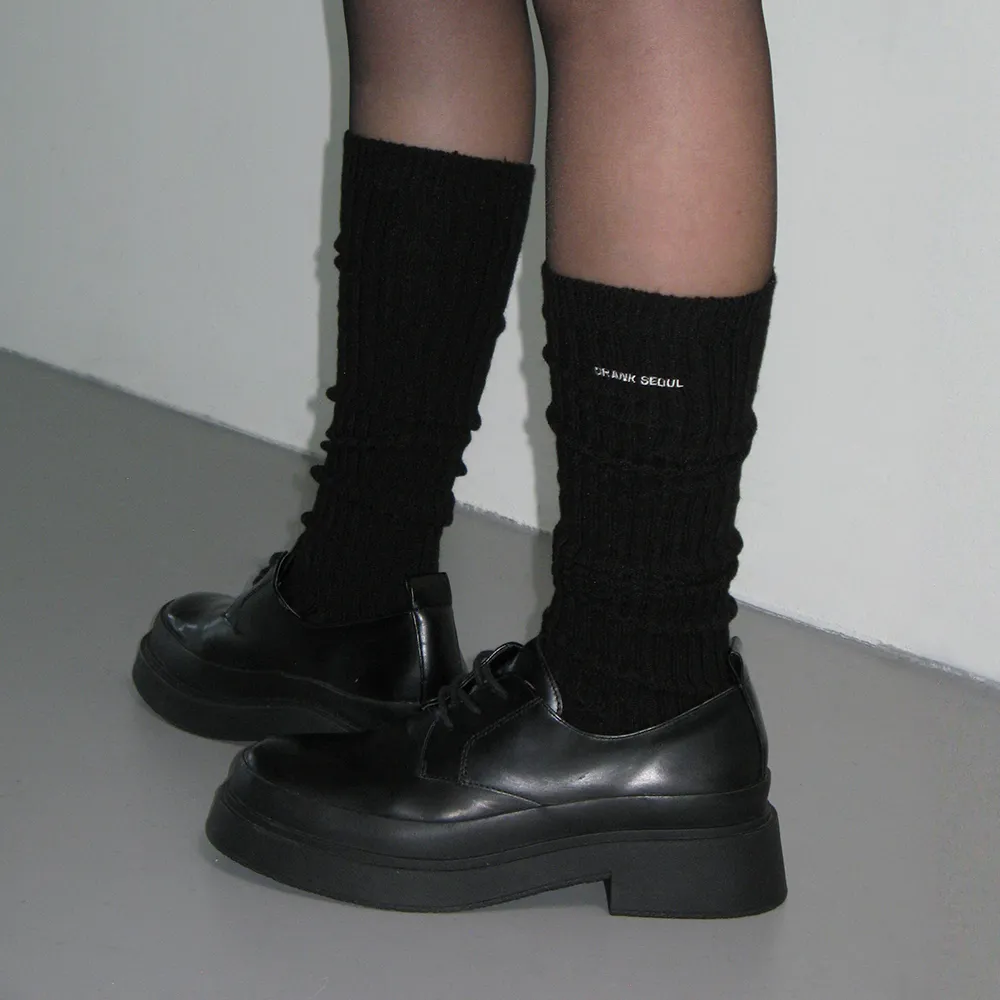 LOGO CASHMERE KNEE SOCKS_BLACK - 감도 깊은 취향 셀렉트샵 29CM