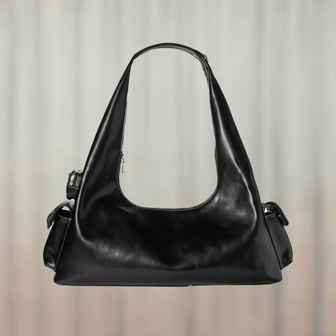 Pocket Hobo Bag Large (Black) - 감도 깊은 취향 셀렉트샵 29CM