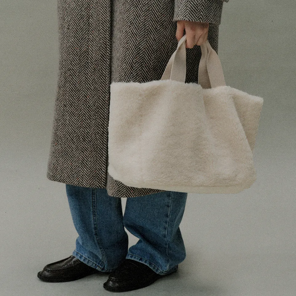 shearing tote bag (2colors) - 감도 깊은 취향 셀렉트샵 29CM