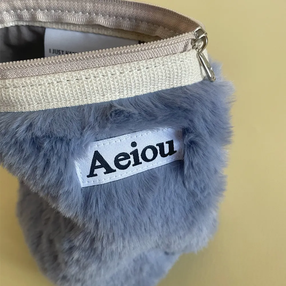 Aeiou Basic Pouch (M size) Fur Evening Blue - 감도 깊은 취향 셀렉트샵 29CM