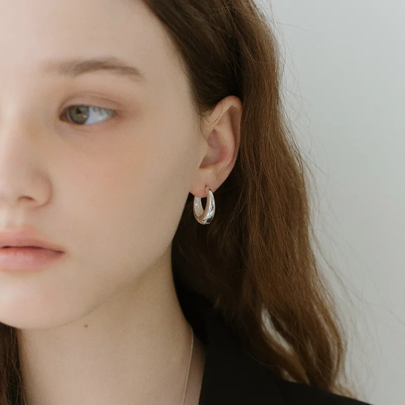 [Silver 925] Horn One-touch Earrings - 감도 깊은 취향 셀렉트샵 29CM