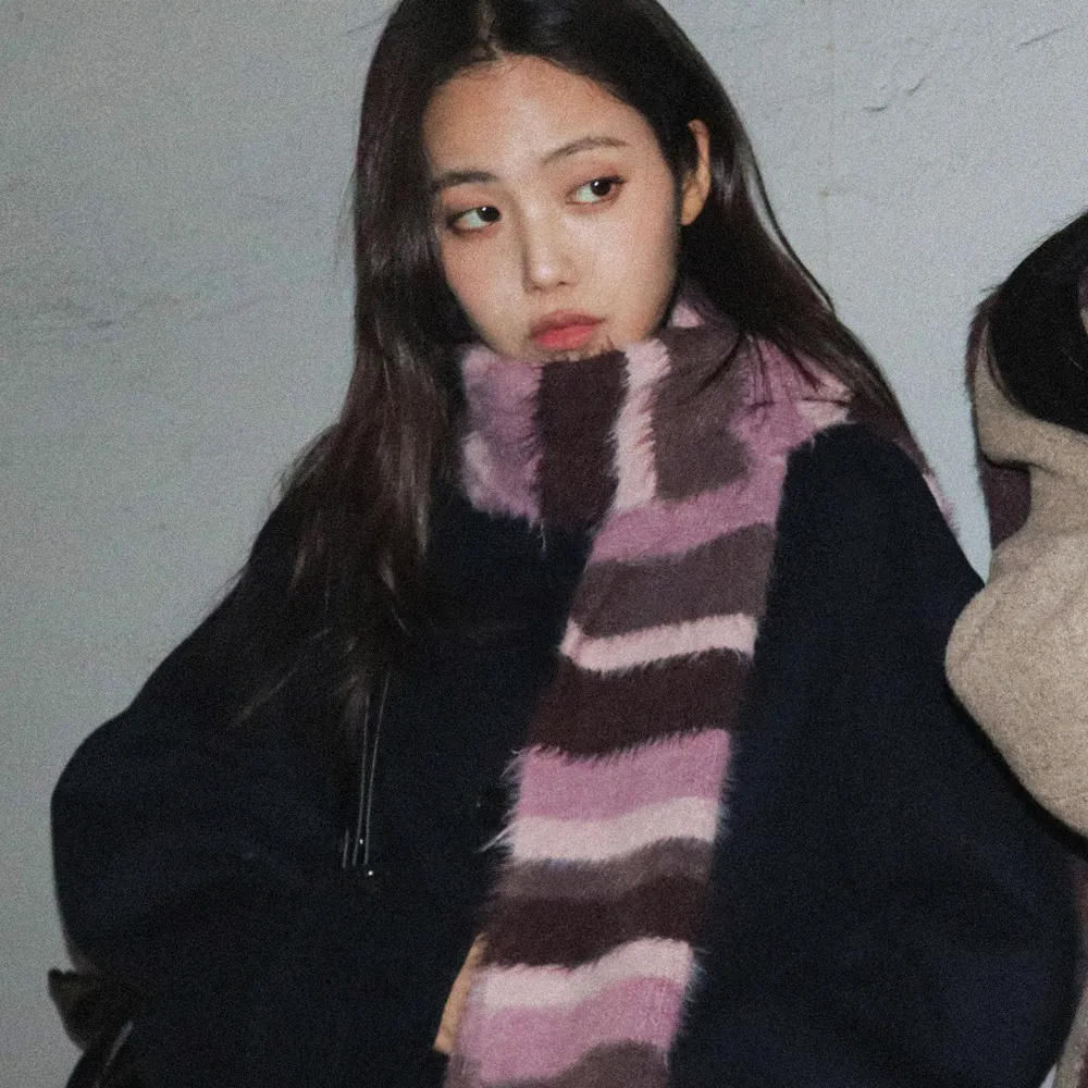 Striped Hairy Bold Muffler (Pink) - 감도 깊은 취향 셀렉트샵 29CM