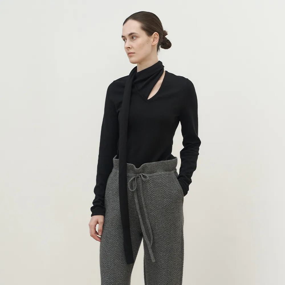[지우 PICK] 소피 머플러 니트 탑 블랙 - 감도 깊은 취향 셀렉트샵 29CM