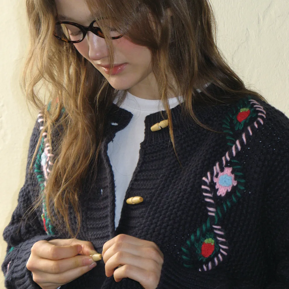 BERRY HANDMADE POINT FISHERMAN TOGGLE CARDIGAN NAVY - 감도 깊은 취향 셀렉트샵 29CM