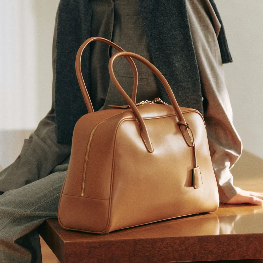 B01-L-3 카우레더 볼링백 라지_레더 베이지 - 감도 깊은 취향 셀렉트샵 29CM