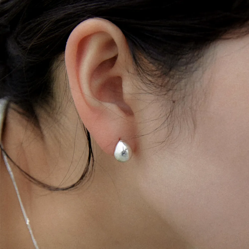 Almond earring - 감도 깊은 취향 셀렉트샵 29CM