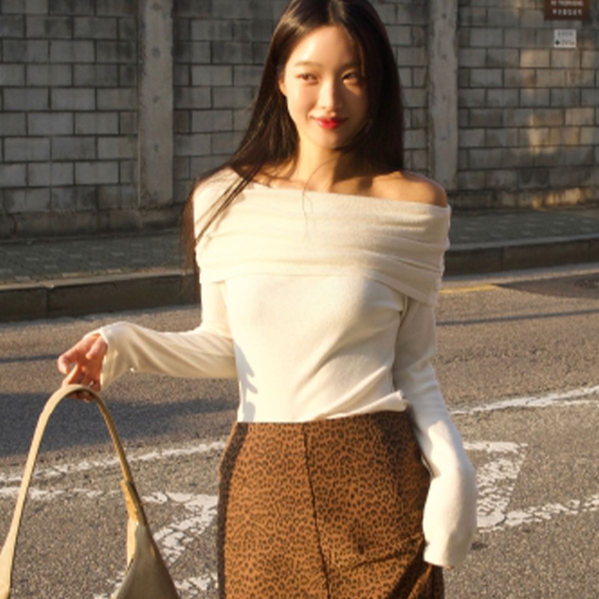 Luna off shoulder top - Ivory - 감도 깊은 취향 셀렉트샵 29CM
