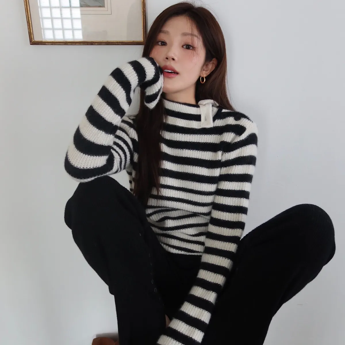 [29CM단독_플로루윤 착용] [2차 리오더] Molly High-neck Fox Knit (Black Stripe) - 감도 깊은 취향 셀렉트샵 29CM