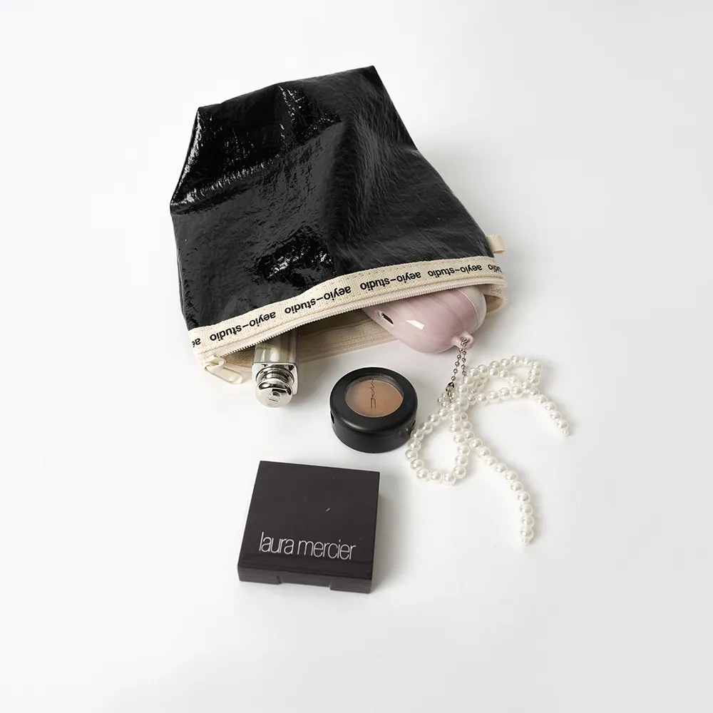 (3차 재입고 주문폭주)[29CM 단독][aeyio] LOGO T POUCH_로고 티 파우치_APO3000_NYLON(GLOSSY)_3 COLORS - 감도 깊은 취향 ...