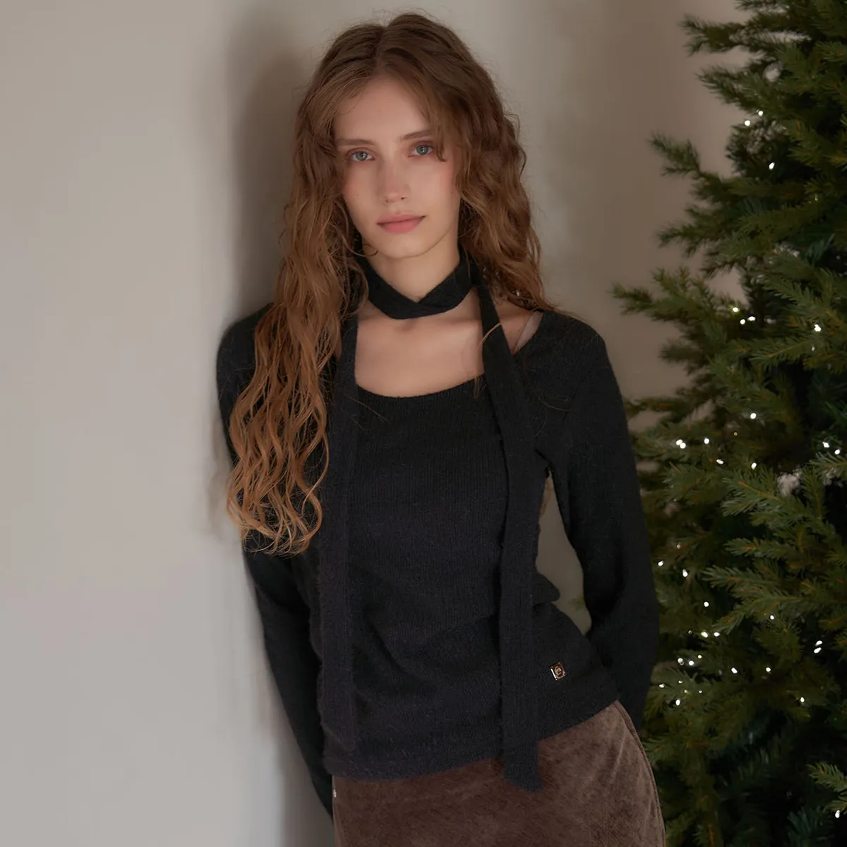 FLUFFY MUFFLER TOP [ BLACK ] - 감도 깊은 취향 셀렉트샵 29CM