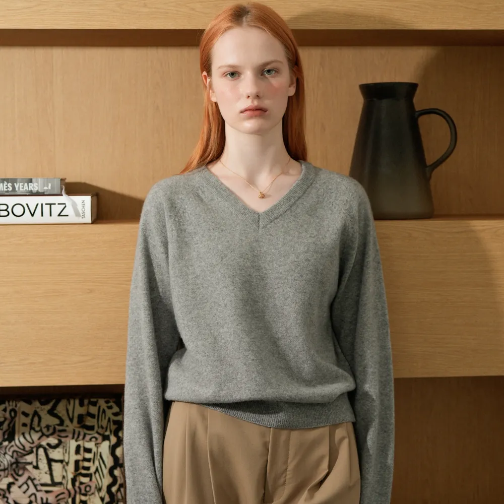 [29CM 단독] Merino Wool 100% V-neck Raglan Knit (Gray) - 감도 깊은 취향 셀렉트샵 29CM