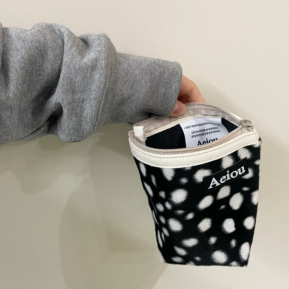 Aeiou Basic Pouch (M size) Velboa Bambi Black - 감도 깊은 취향 셀렉트샵 29CM