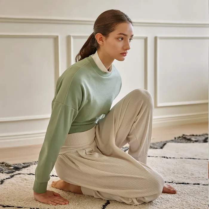 여성 요가복 DEVI-T0120-모스그린 필라테스 핀턱 크롭 맨투맨 - 감도 깊은 취향 셀렉트샵 29CM