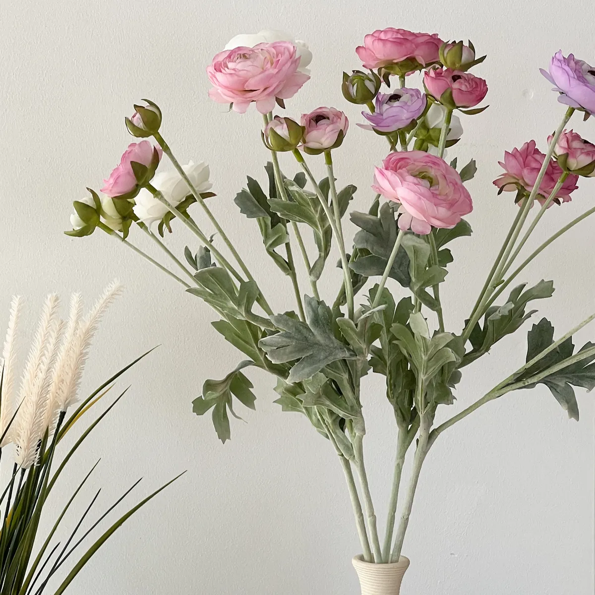 bookaz 파스텔 롱 라넌큘러스 4color - 생화같은 꽃 조화 인테리어 실크플라워 장식 소품 촬영 - 감도 깊은 취향 셀렉트샵 29CM