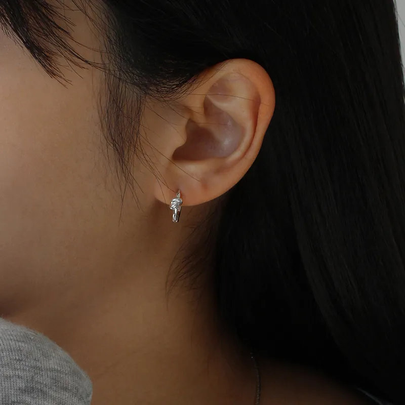 [Silver 925] Knot One-touch Earrings - 감도 깊은 취향 셀렉트샵 29CM